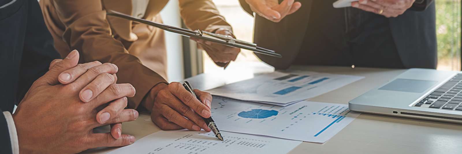Un univers de services à l'assurance | Groupe Stelliant